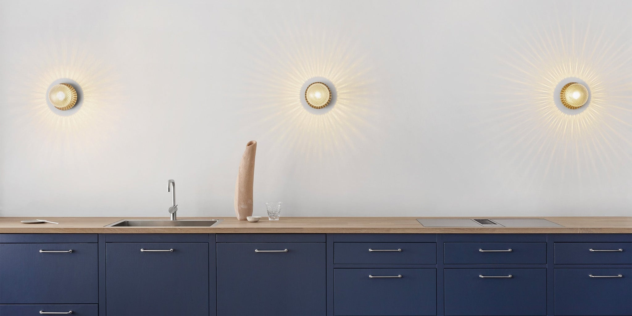 At what height should a wall sconce be placed? LA LUMIERE
