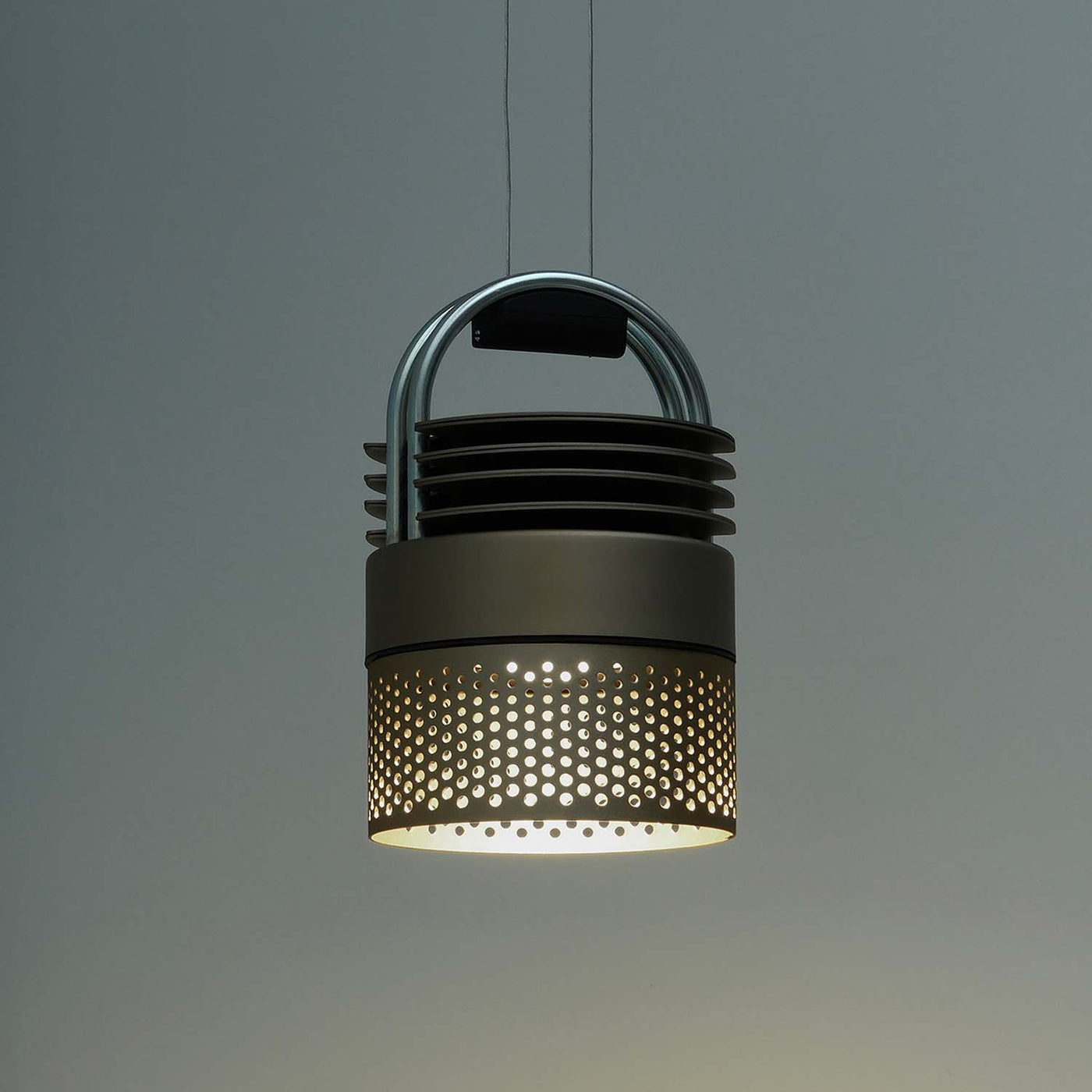 SAMMODE STUDIO AIRMOD suspension design en acier perforé