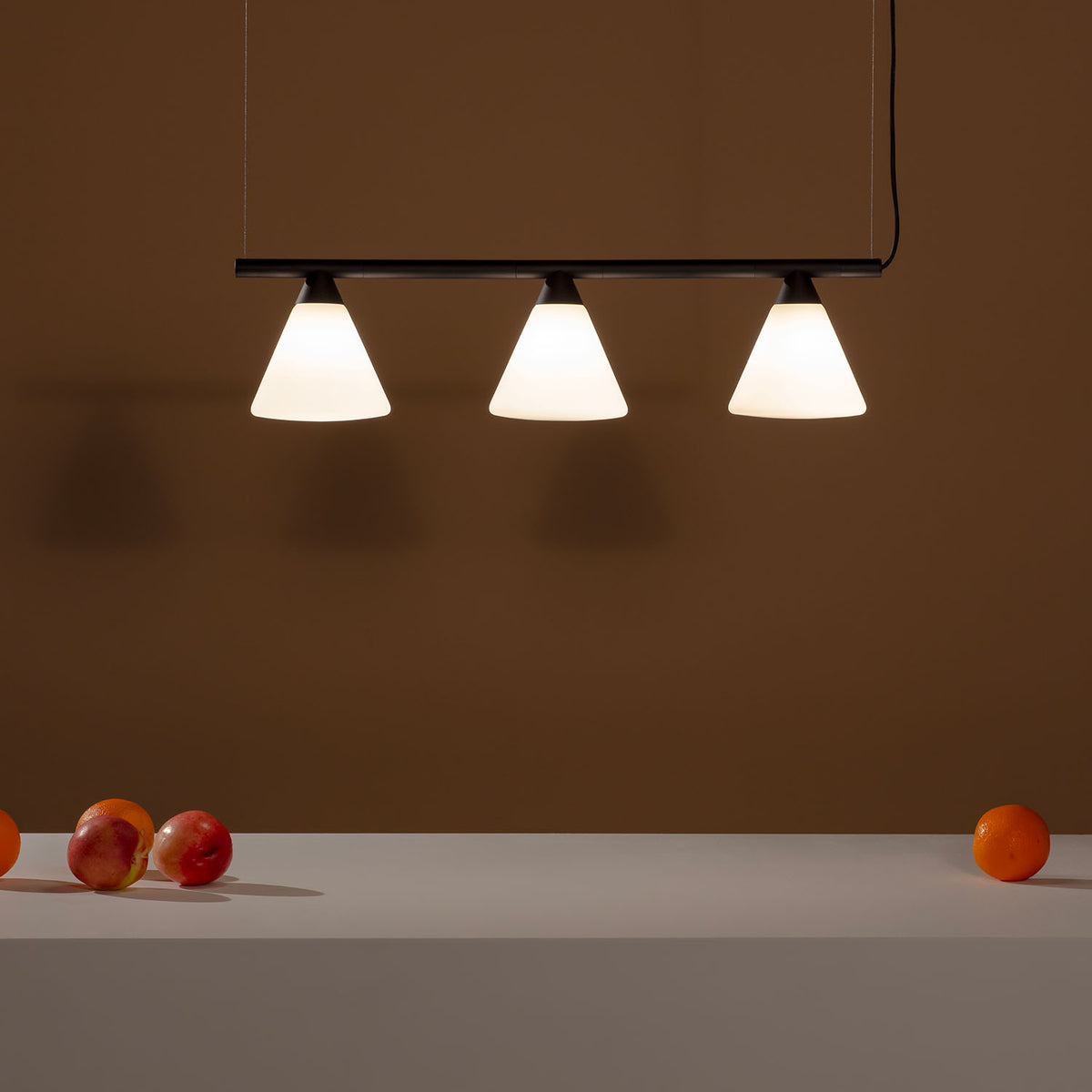 AGO LIGHTING PROBE suspension avec cônes en verre opaque